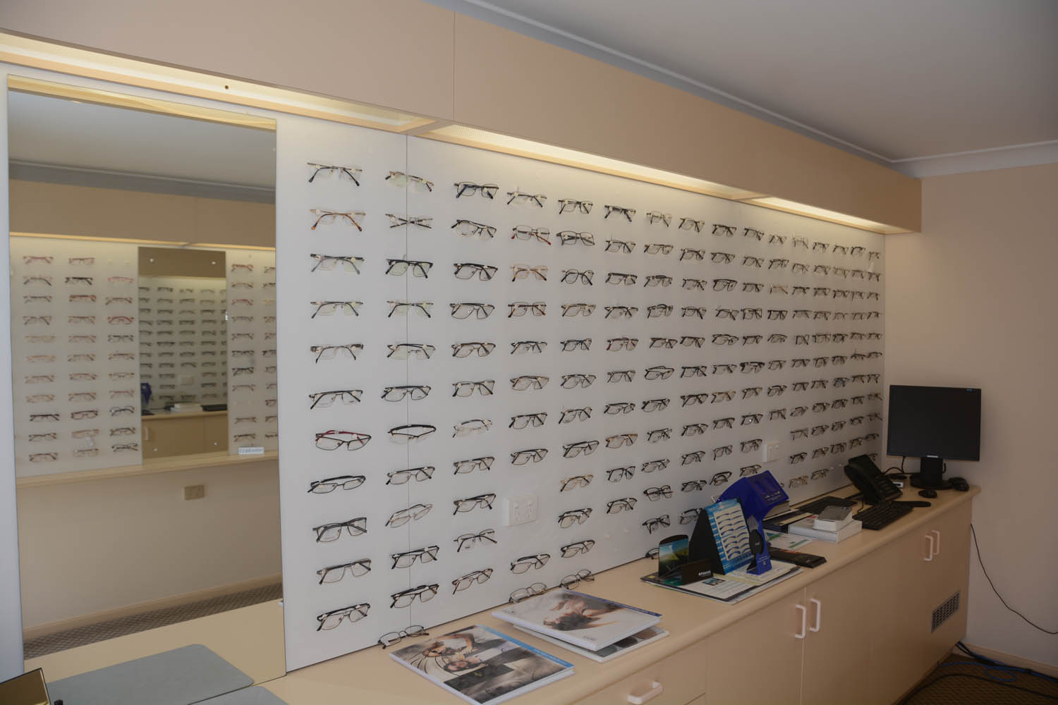 Contact Details | Coffs Harbour Optometrist Alan Burrow